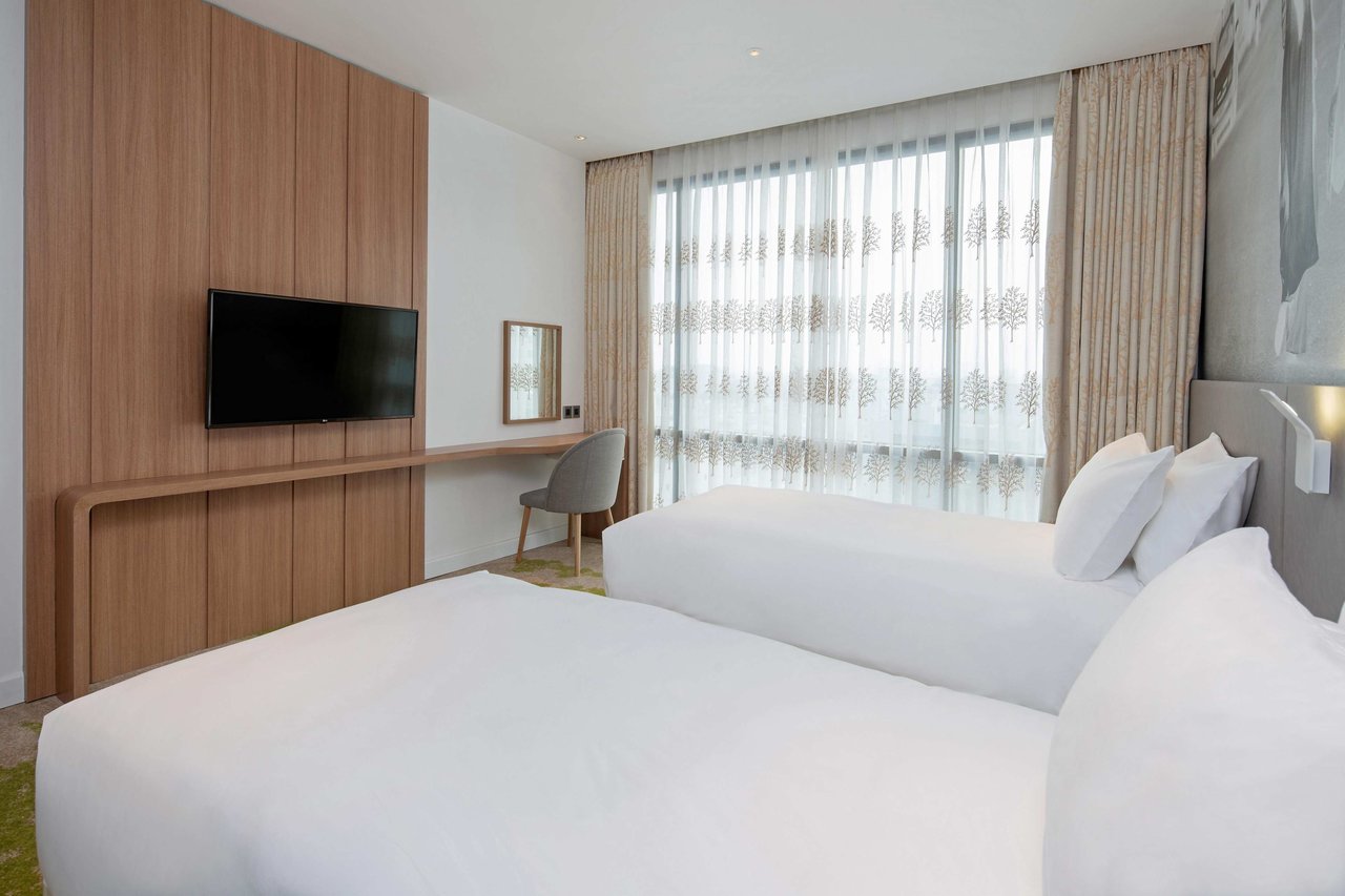 Khách sạn Holiday Inn & Suites Saigon Airport (Holiday Inn Saigon ...